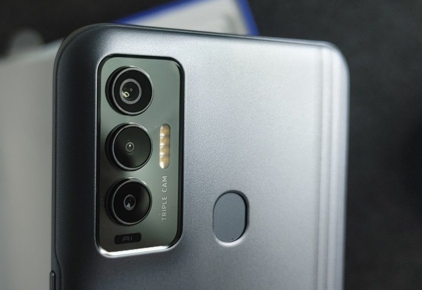 Tecno представила бюджетный смартфон Camon 18i с 90-Гц дисплеем